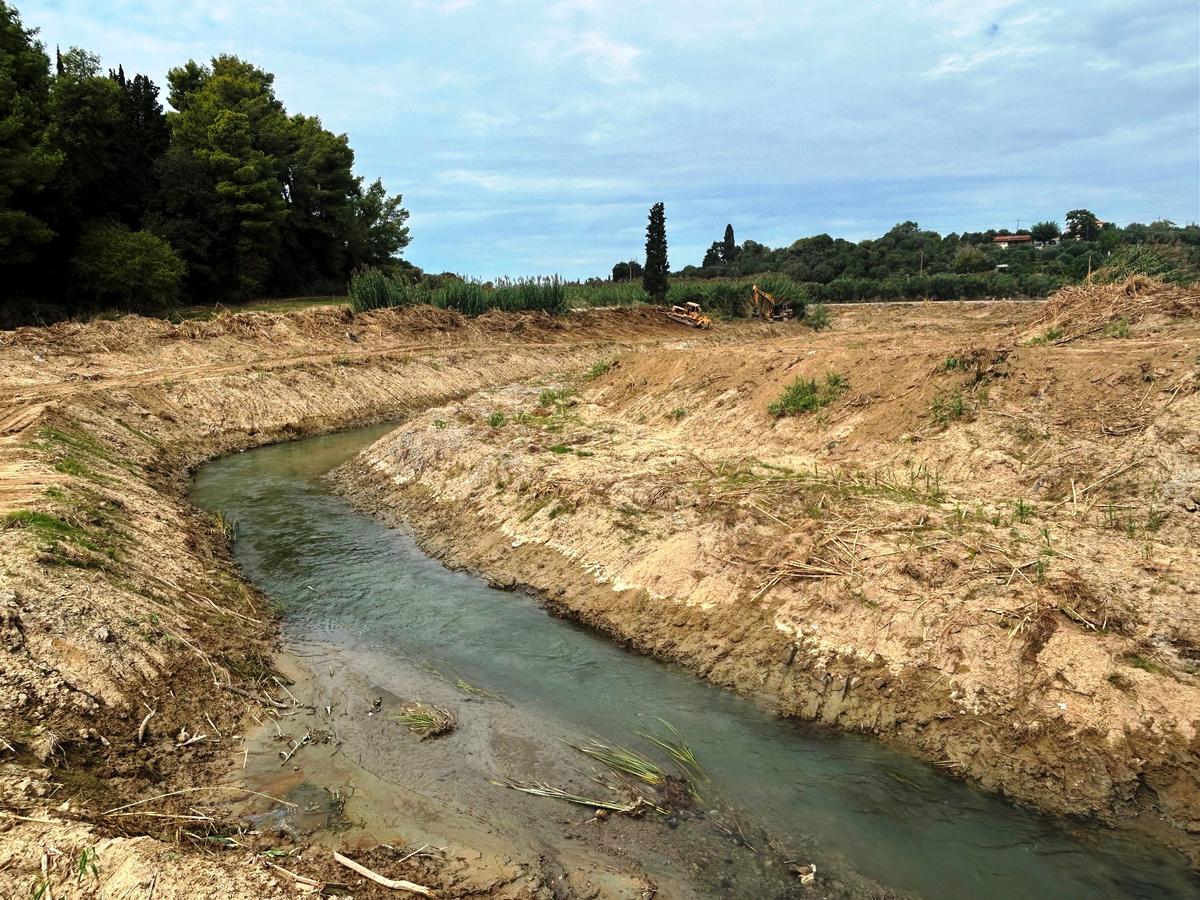Σε εξέλιξη οι καθαρισμοί και η συντήρηση ποταμών και ρεμάτων της Π.Ε ...